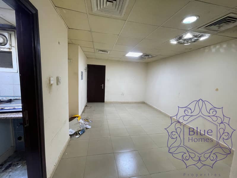 Big studio flat separate kitchen at university road | Bayut.com