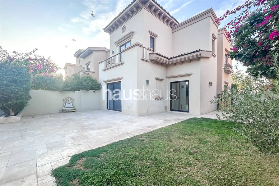 Huge Corner Plot | Single Row | Upgraded | Bayut.com