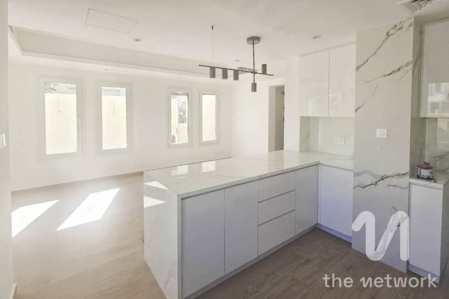 Fully Upgraded | Large Plot | 4E | Vacant January | Bayut.com