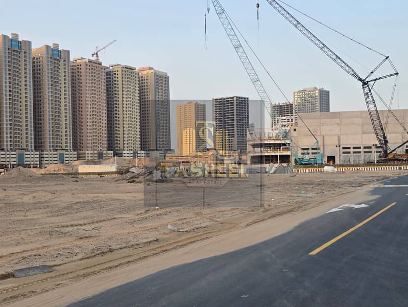 6 commercial plots of land in Al-Amrah, opposite Khazna Data Center for ...