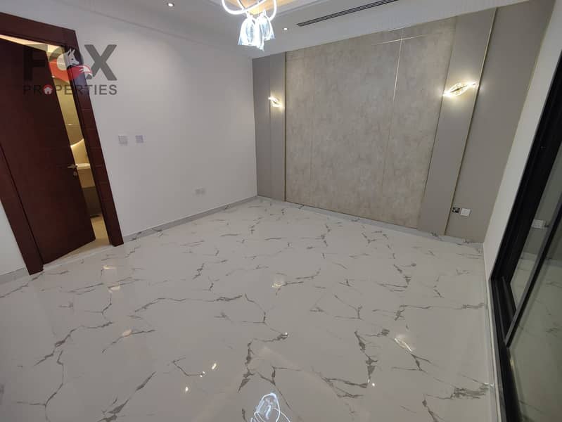 Villa for annual rent in Al Yasmin, large area with a yard and high-end ...