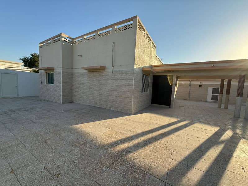 Large Arabic house / 4 bedrooms & hall / 2 indoor parking / 4 annex ...