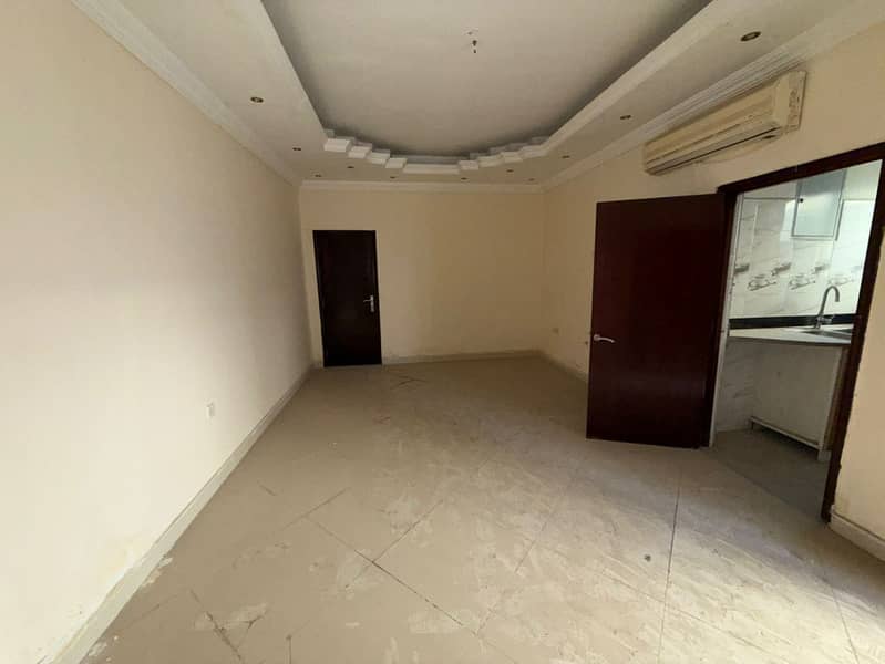 Large Arabic house / 4 bedrooms & hall / 2 indoor parking / 4 annex ...