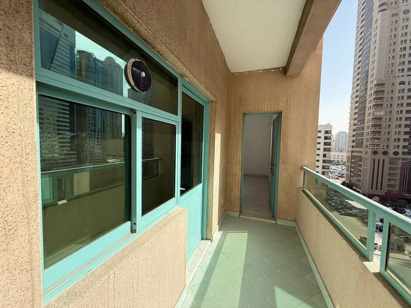 Free air conditioning Free maintenance service Two-bedroom apartment ...