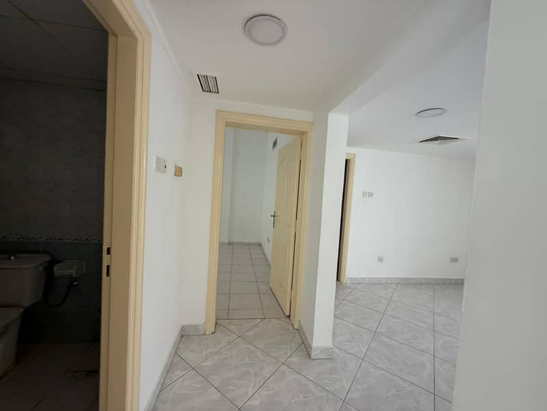 Free air conditioning Free maintenance service Two-bedroom apartment ...