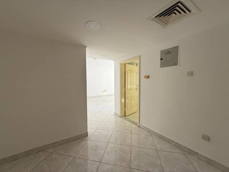 Free air conditioning Free maintenance service Two-bedroom apartment ...