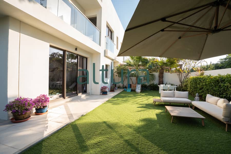 Single-Row Corner Unit | Upgraded | Prime Location | Bayut.com