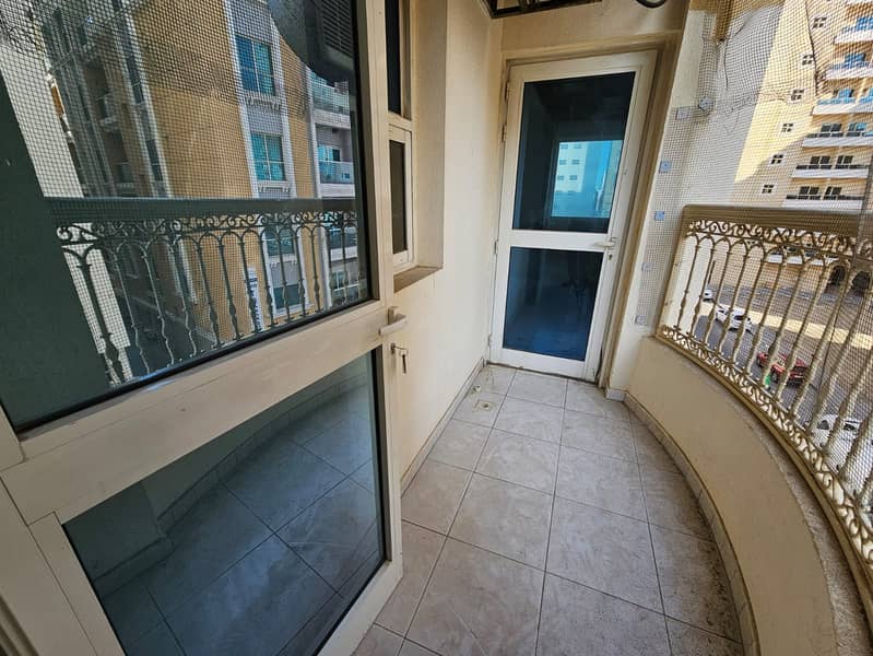 One month free Free maintenance service Two-bedroom apartment with ...