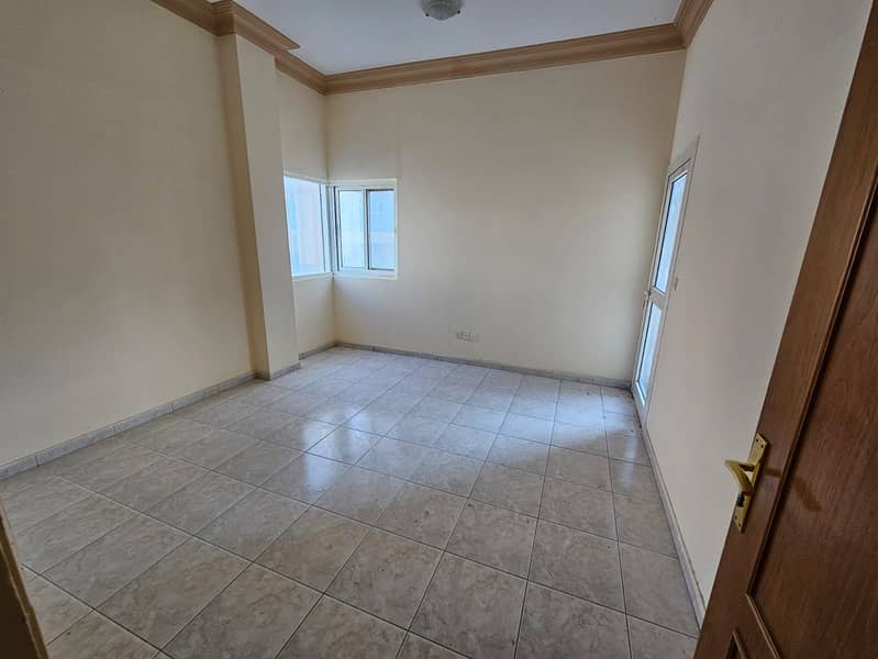 One month free Free maintenance service Two-bedroom apartment with ...