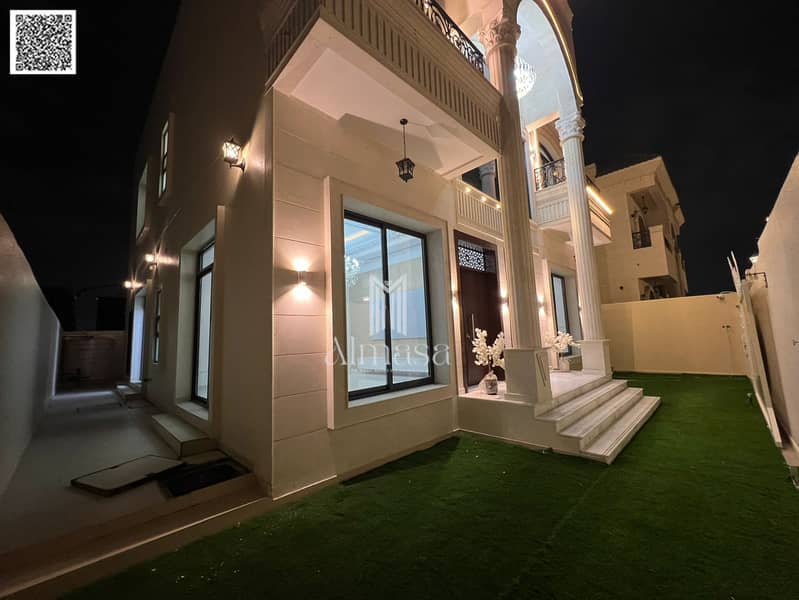 For sale: Villa with a classic design and very high-end, personalized ...