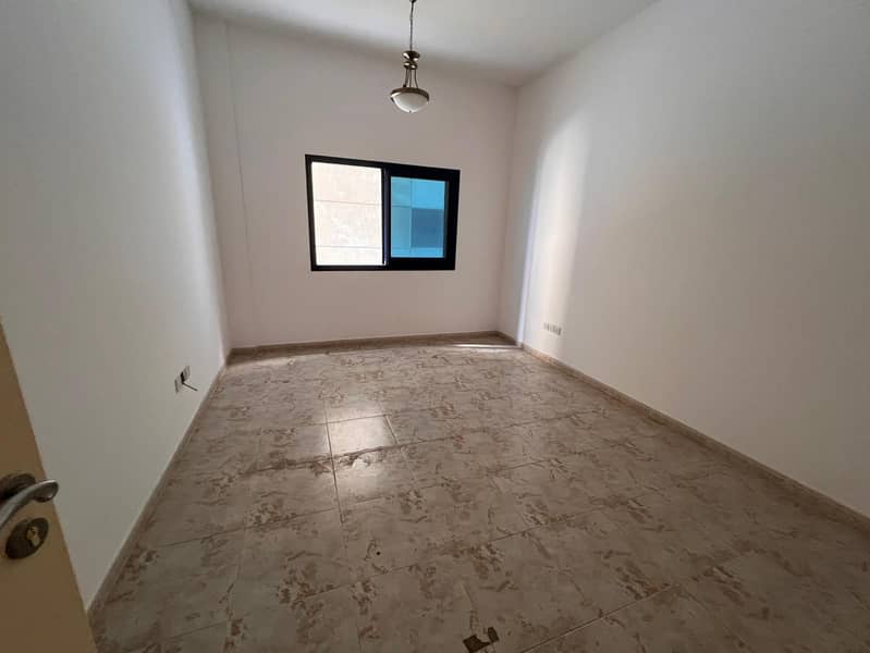 Free air conditioning Free maintenance service Two-bedroom apartment ...