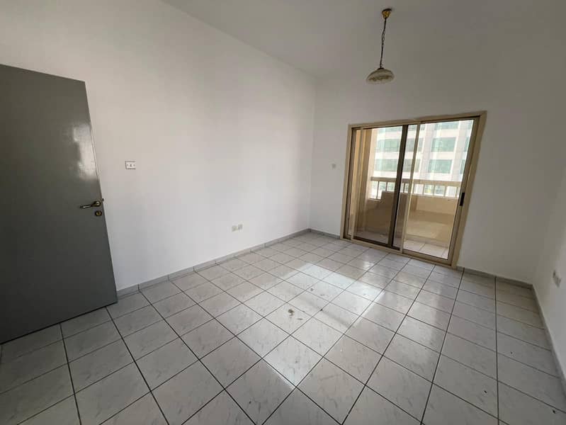Free air conditioning Free maintenance service Two-bedroom apartment ...