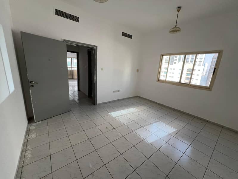 Free air conditioning Free maintenance service Two-bedroom apartment ...
