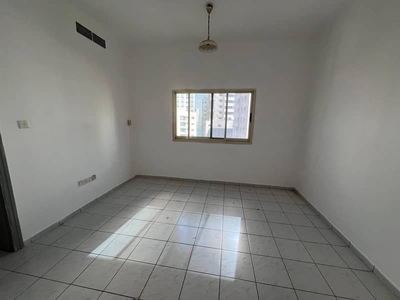 Free air conditioning Free maintenance service Two-bedroom apartment ...