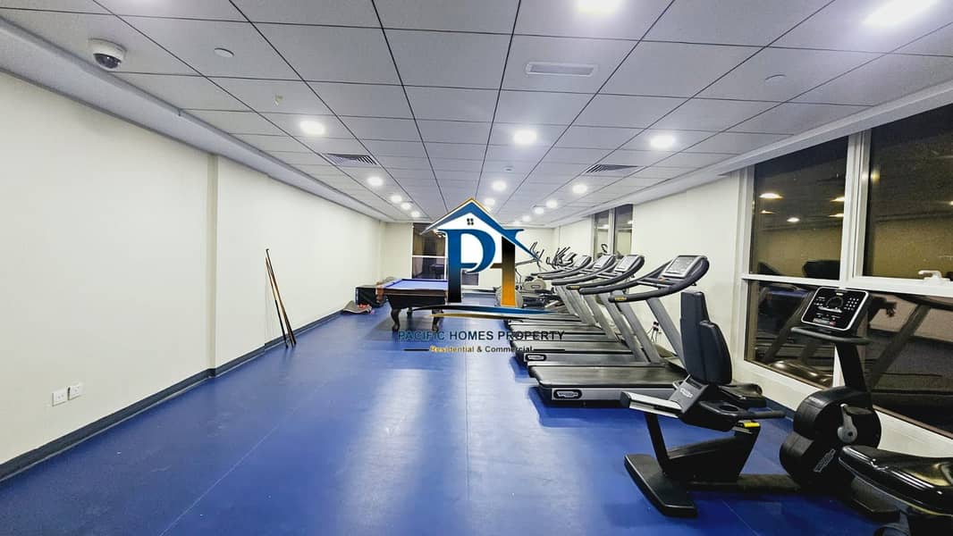 LUXURY 1 BEDROOM CLOSE POND PARK SPACIOUS SIZE GYM POOL AND COVERED ...