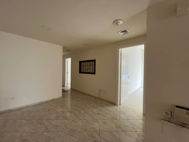 Free air conditioning Free gym & swimming pool Three-bedroom apartment ...