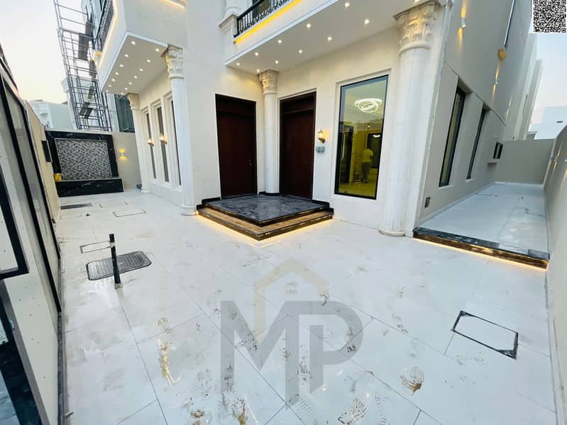 Own a villa with a modern design and new decor. Freehold ownership for ...