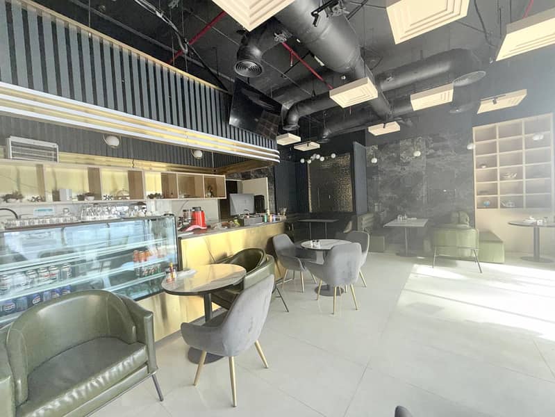 SPECIOUS SHOP WITH CORNER// GREAT LOCATION // BIG SIZE//FOR FAMILY AREA ...