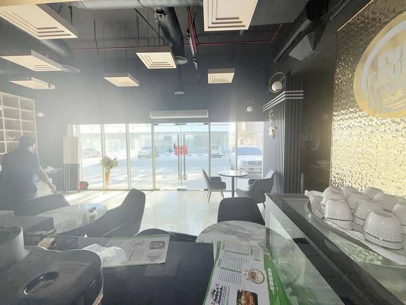 SPECIOUS SHOP WITH CORNER// GREAT LOCATION // BIG SIZE//FOR FAMILY AREA ...