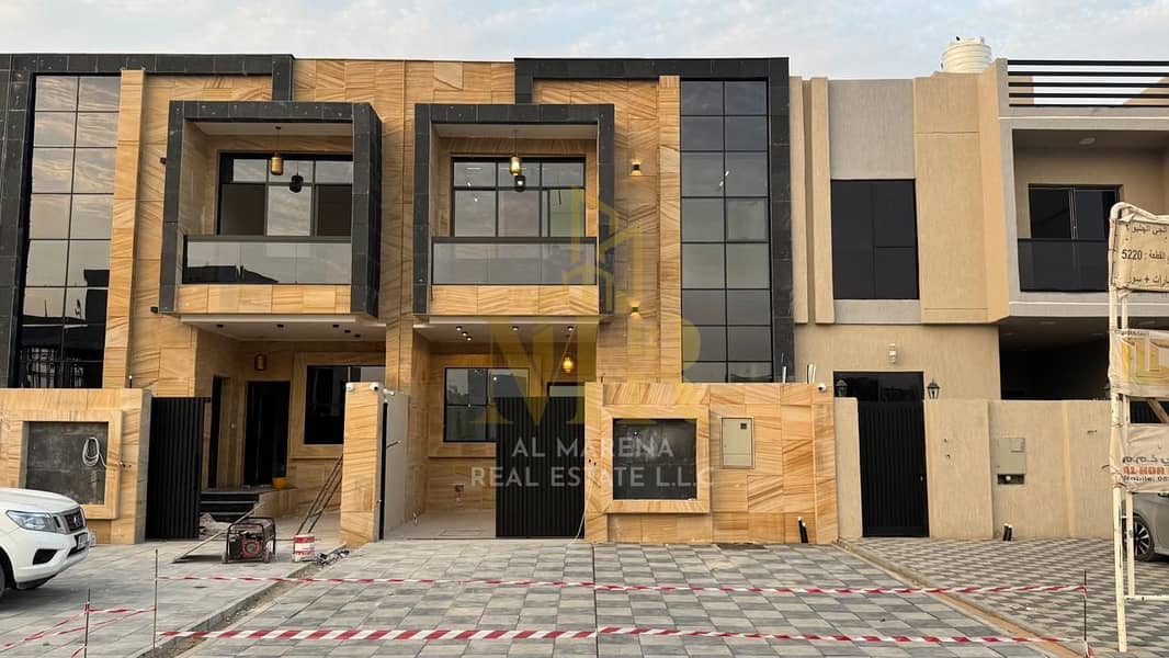 A unique opportunity! A modern villa with 5 master bedrooms, including ...