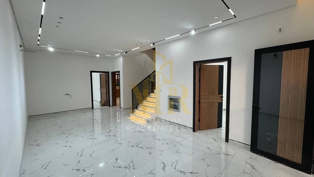 A unique opportunity! A modern villa with 5 master bedrooms, including ...