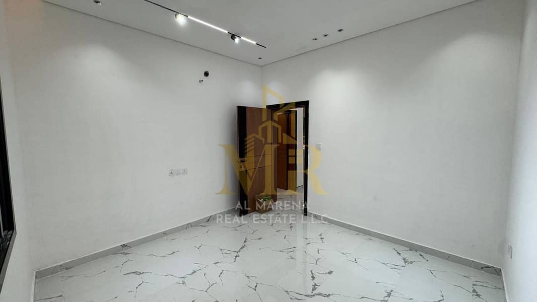 A unique opportunity! A modern villa with 5 master bedrooms, including ...