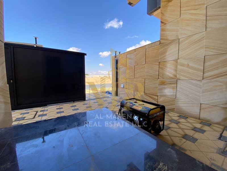 A unique opportunity! A modern villa with 5 master bedrooms, including ...