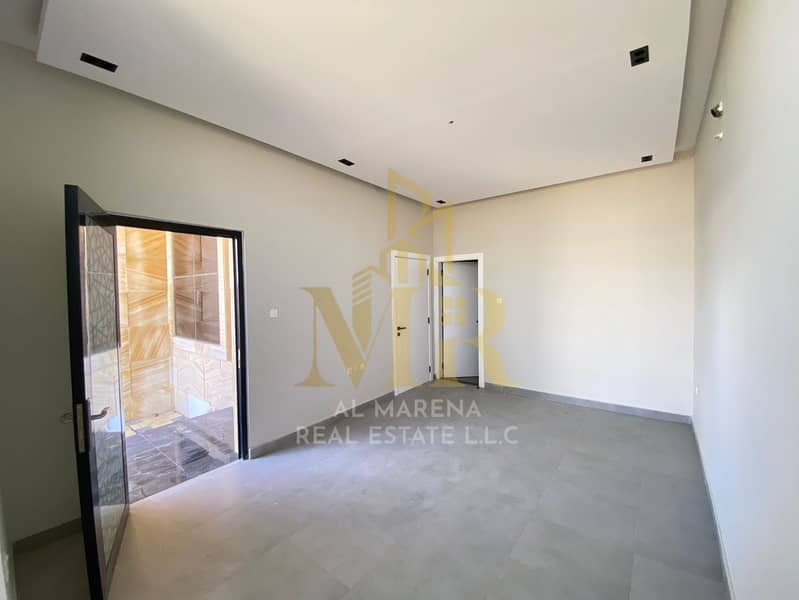 A unique opportunity! A modern villa with 5 master bedrooms, including ...