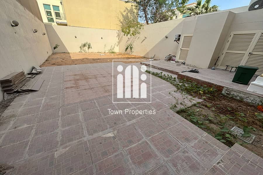 Distinctive Villa 5BR + Driver | Big Patio / Parking | | Bayut.com