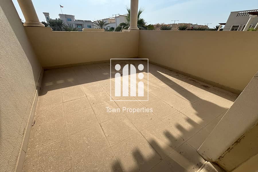 Distinctive Villa 5BR + Driver | Big Patio / Parking | | Bayut.com