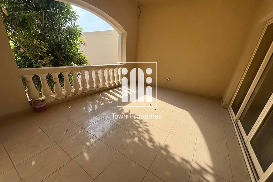 Distinctive Villa 5BR + Driver | Big Patio / Parking | | Bayut.com