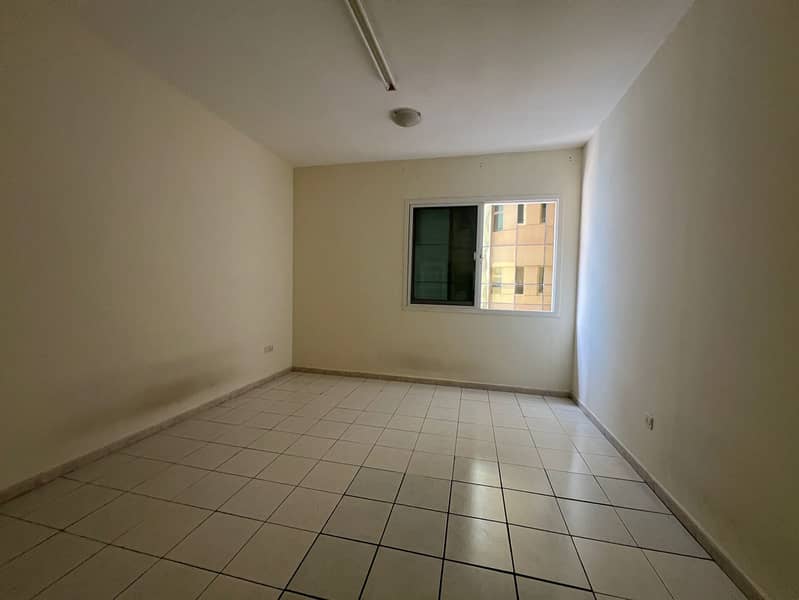 Free AC, open view with balcony, central gas, spacious layout, family ...