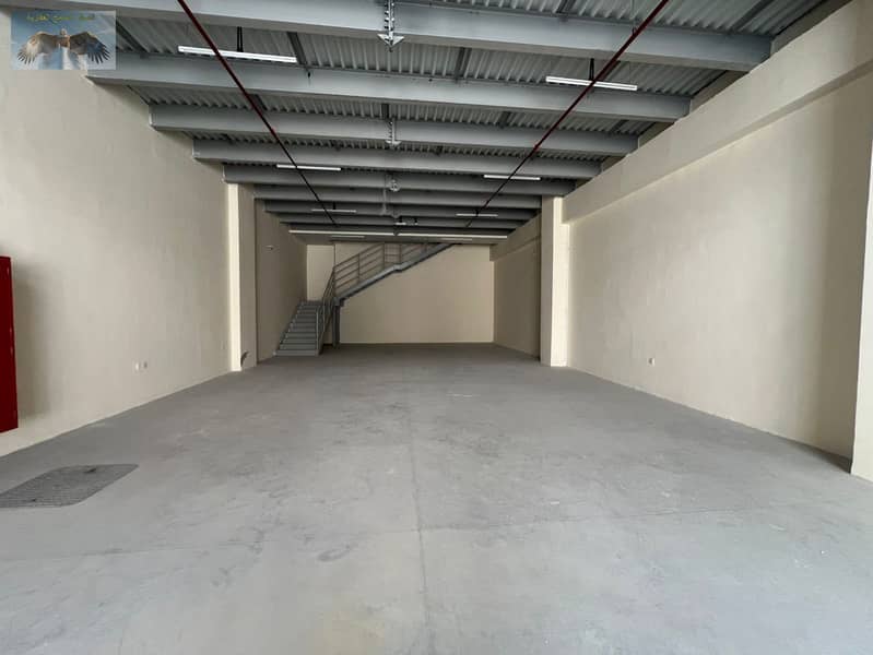 Ready-to-use commercial warehouse with two floors, total area of 3,000 ...
