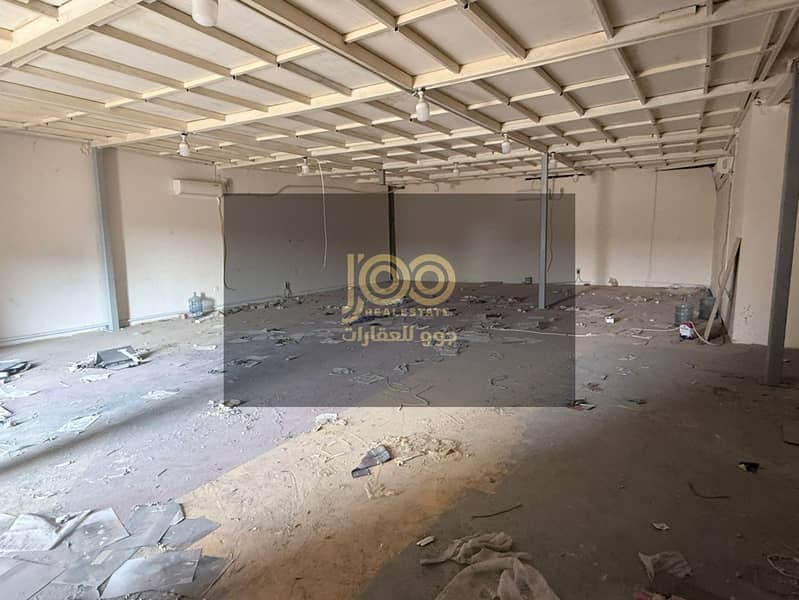 Ready Warehouse with Mezzanine for Annual Rent in Umm Al Thuoob | 5,400 ...