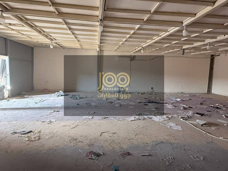 Ready Warehouse with Mezzanine for Annual Rent in Umm Al Thuoob | 5,400 ...