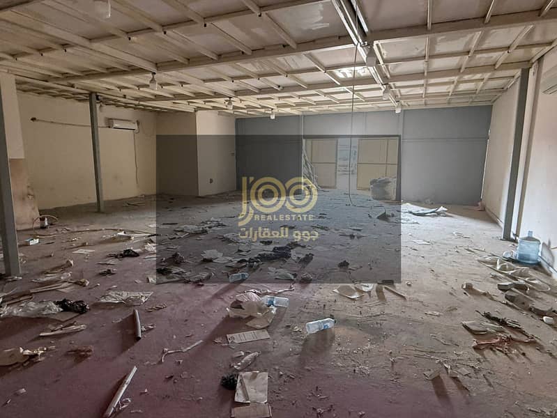 Ready Warehouse with Mezzanine for Annual Rent in Umm Al Thuoob | 5,400 ...