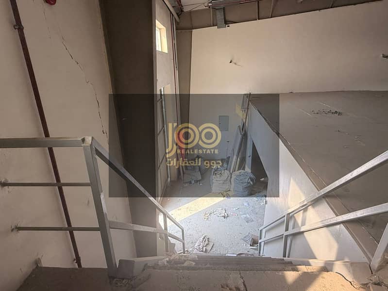 Ready Warehouse with Mezzanine for Annual Rent in Umm Al Thuoob | 5,400 ...