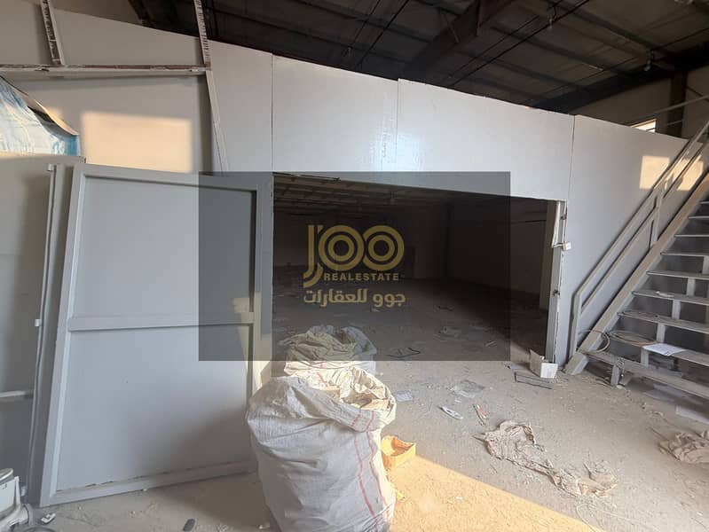 Ready Warehouse with Mezzanine for Annual Rent in Umm Al Thuoob | 5,400 ...