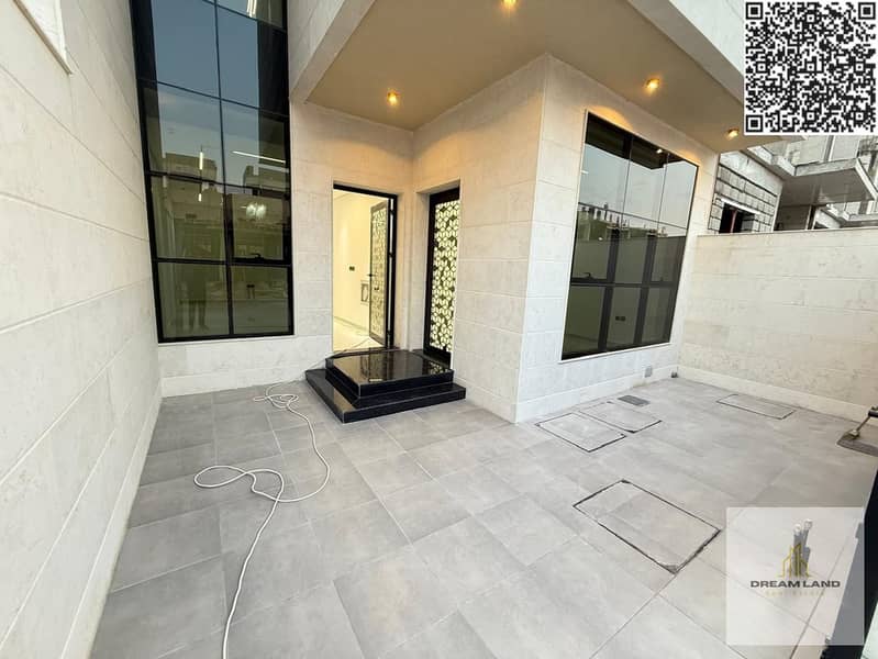 New townhouse with a large built-up area and excellent finishing, no ...