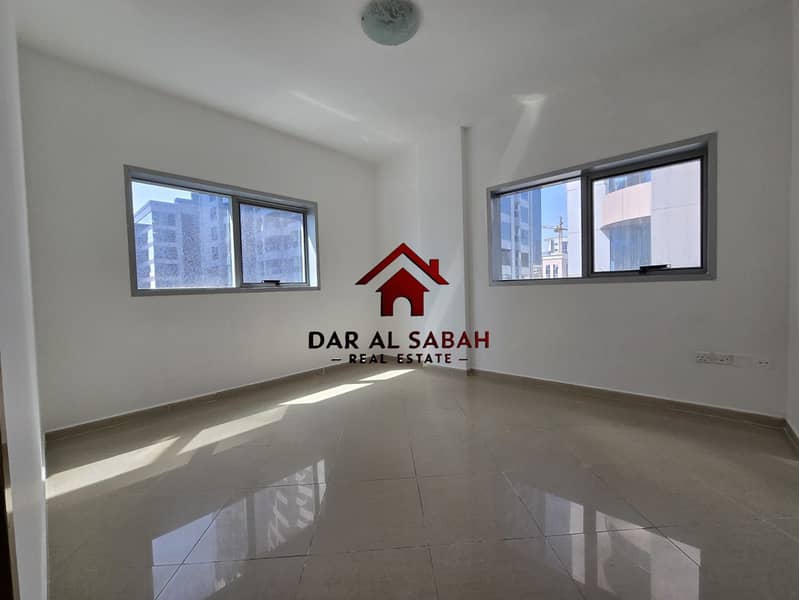 READY TO MOVE IN 2BHK•PREMIUM LOCATION•BALCONY•CLOSE TO SAHARA MALL ...