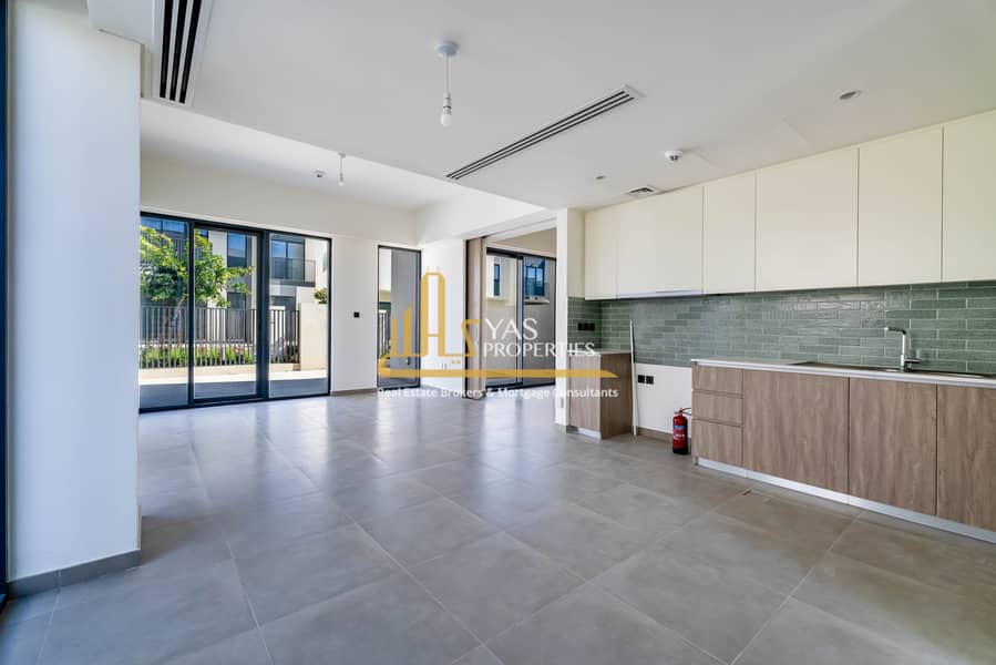 Corner Villa | Large Garden | 4BR Villa | Bayut.com