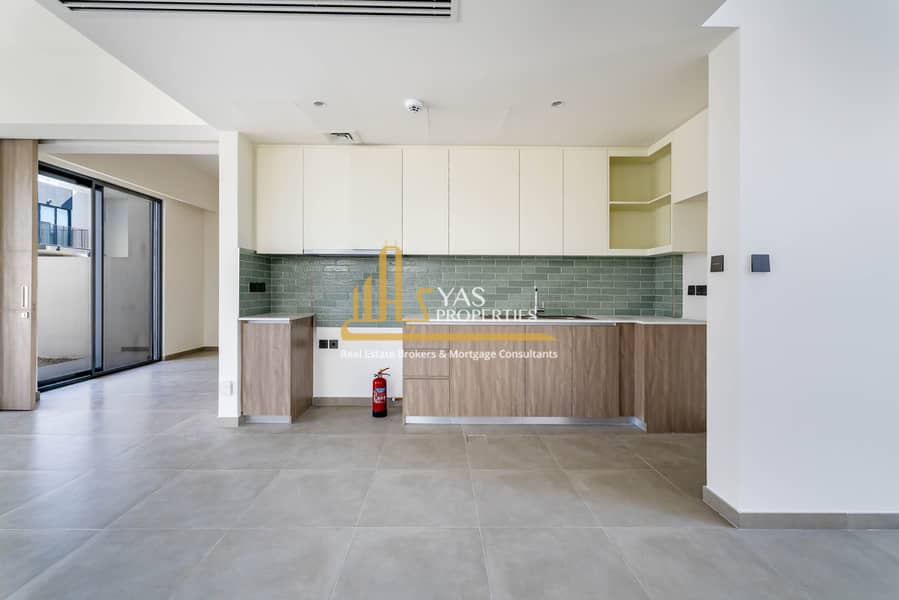 Corner Villa | Large Garden | 4BR Villa | Bayut.com