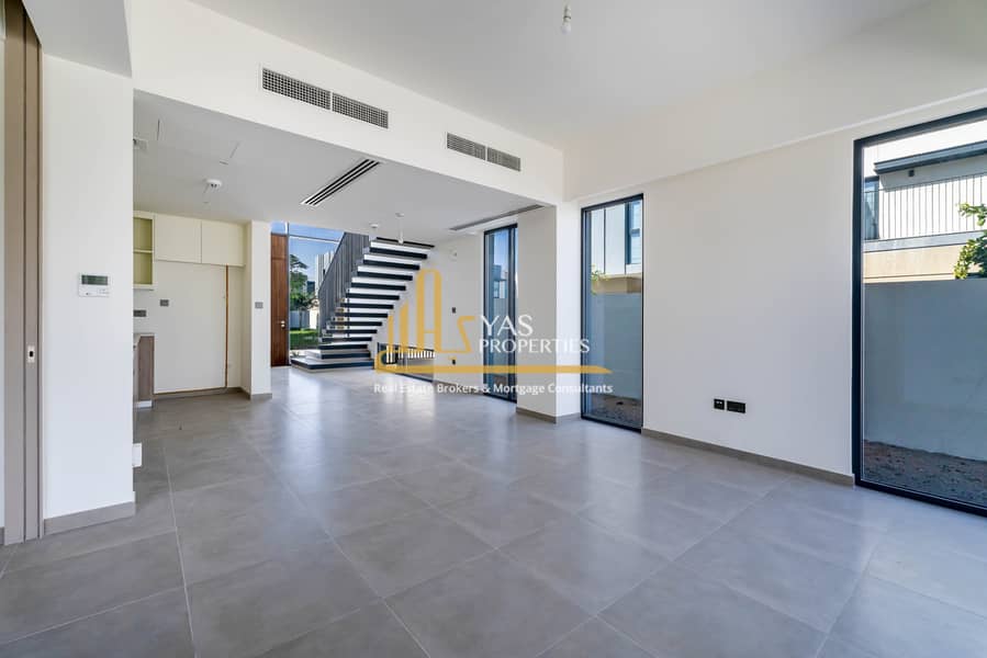 Corner Villa | Large Garden | 4BR Villa | Bayut.com