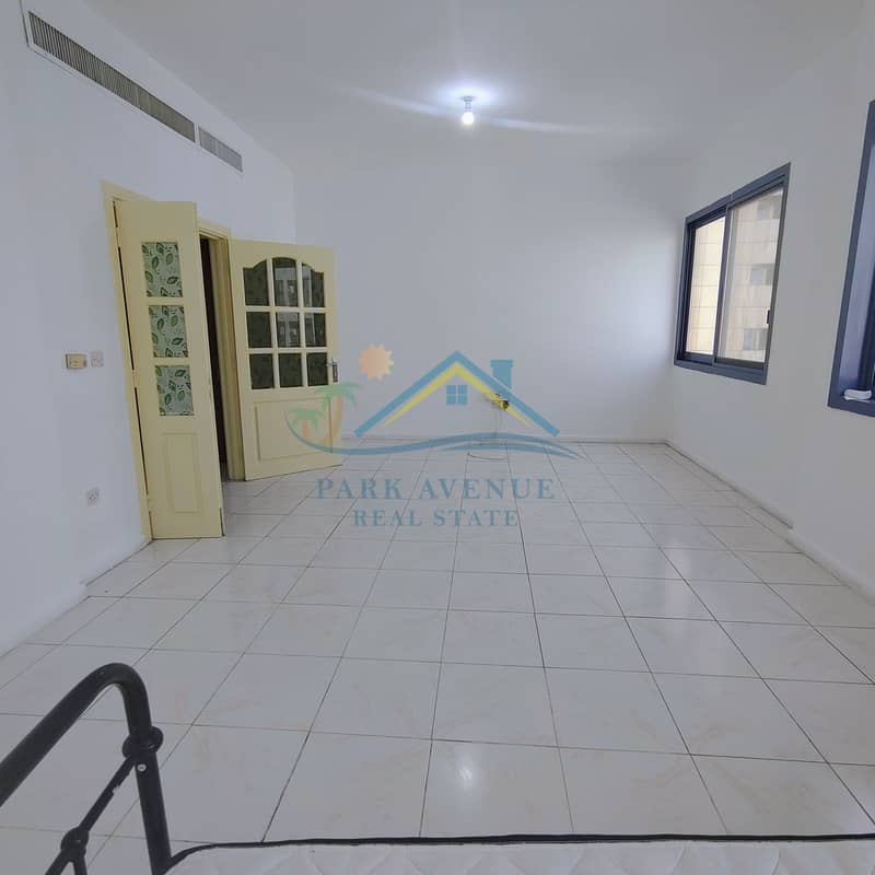 PRIME LOCATION 2BHK WITH BALCONY ,CLOSE KITCHEN | Bayut.com