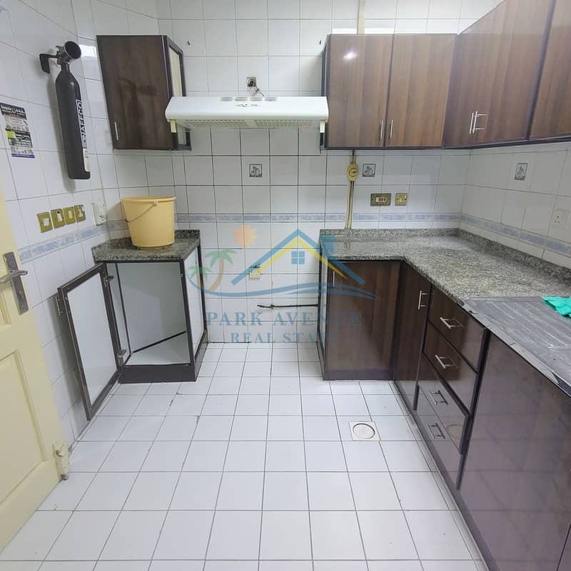 PRIME LOCATION 2BHK WITH BALCONY ,CLOSE KITCHEN | Bayut.com