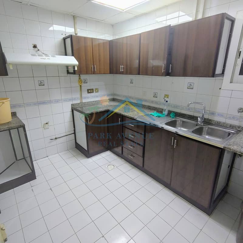 PRIME LOCATION 2BHK WITH BALCONY ,CLOSE KITCHEN | Bayut.com