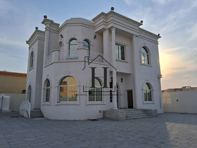 Modern yet Classic l Private l FEWA connected l 5 bedrooms l Perfect ...
