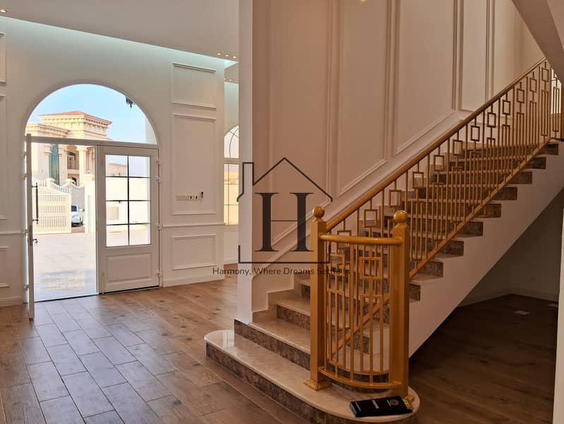Modern yet Classic l Private l FEWA connected l 5 bedrooms l Perfect ...
