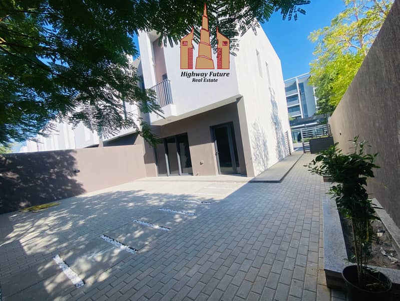 Luxury lavish 3bhk townhouse :: Maid Room :: Big backyard in sarab ...