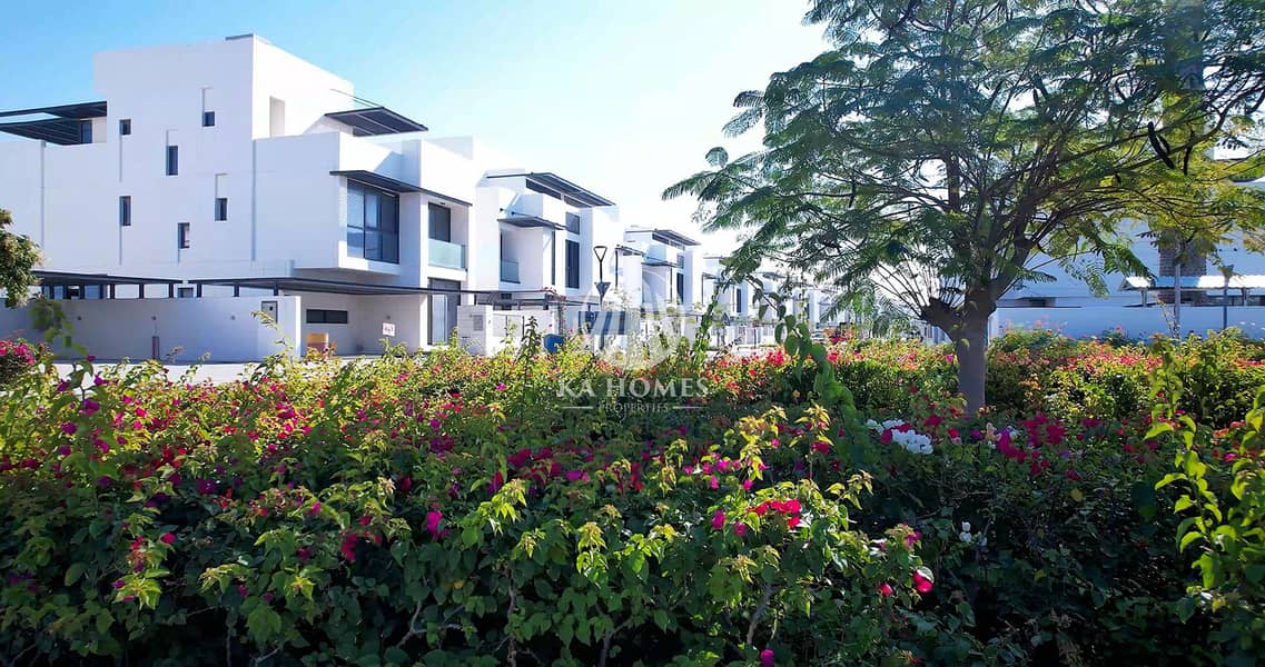 Ready-to-move-in villa. . . Brand new. . . First occupants. . . Villas ...